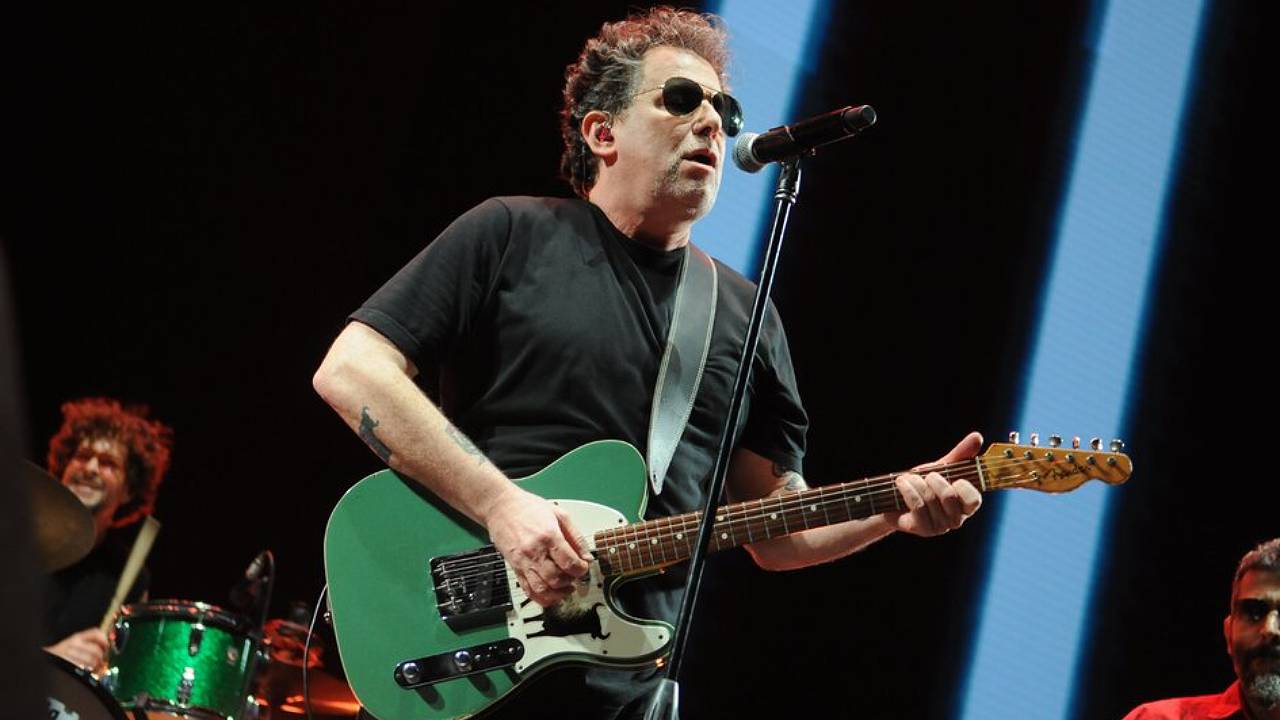 Apelando a la nostalgia, Andrés Calamaro brilla en Argentina - Piratas ...