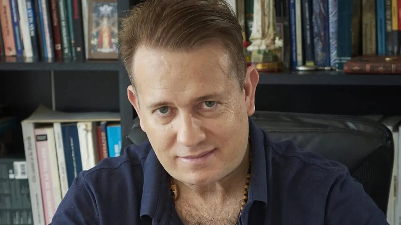 Nicolás Márquez: El escritor de Milei que idolatra a Miguel Mateos ...